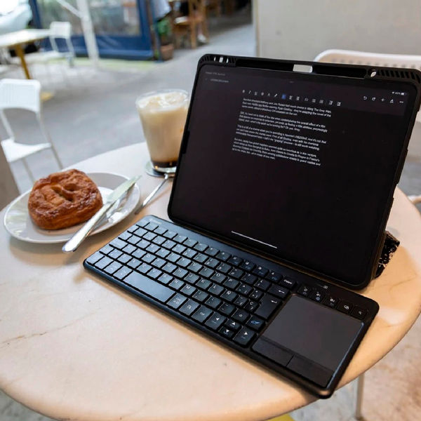 TECLADO CON TOUCHPAD INALÁMBRICO NEGRO | The Home Depot México