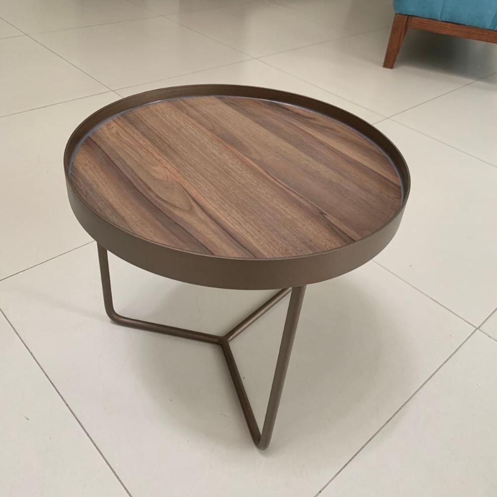 MESA LATERAL DE METAL CON CUBIERTA DE MELAMINA COLOR CAFÉ | The Home ...
