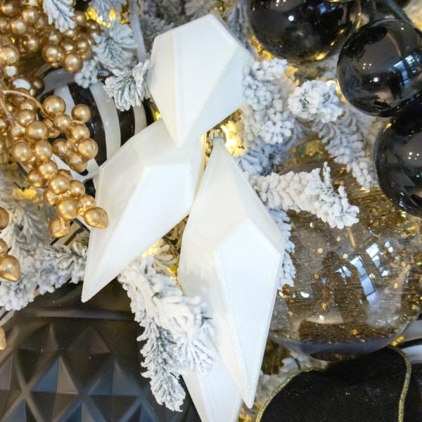 ESFERAS GEOMÉTRICAS BLANCO 4 PIEZAS 18 CM | The Home Depot México