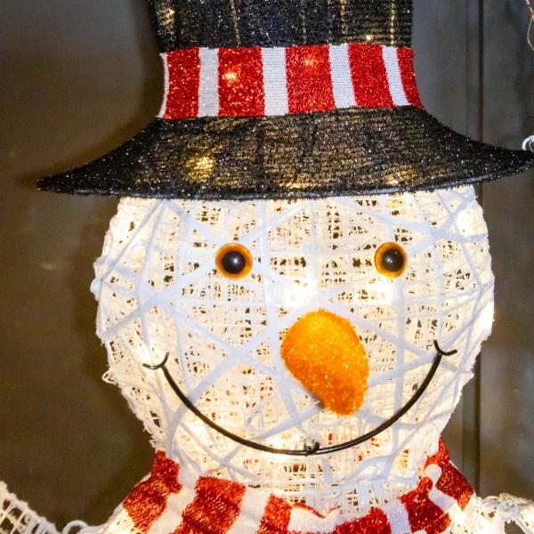 MONO DE NIEVE ILUMINADO CON ESCOBA 105 x 37 x 183 CM | The Home Depot ...
